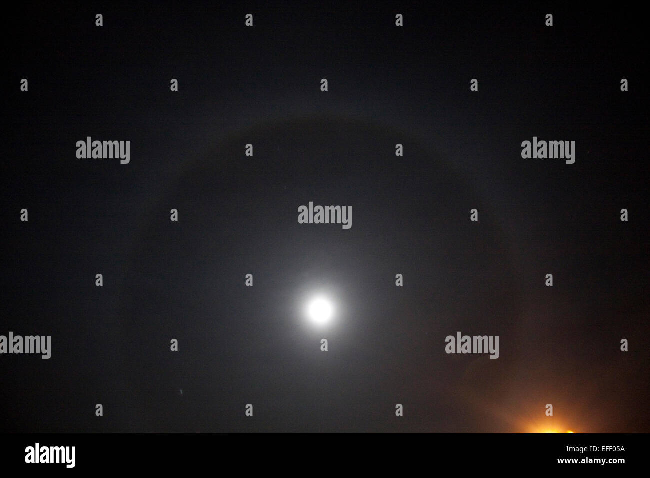 22 degree moon halo hi-res stock photography and images - Alamy