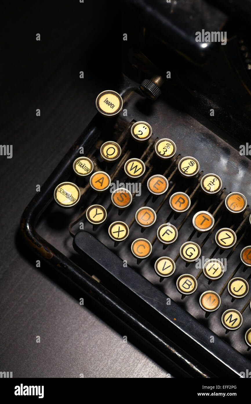 Old qwerty keyboard typing classic hi-res stock photography and images ...