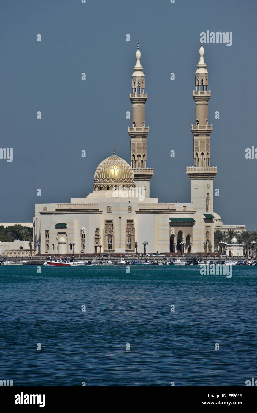 Masjid al-Maghfirah (mosque) on the Corniche, Sharjah, United Arab ...