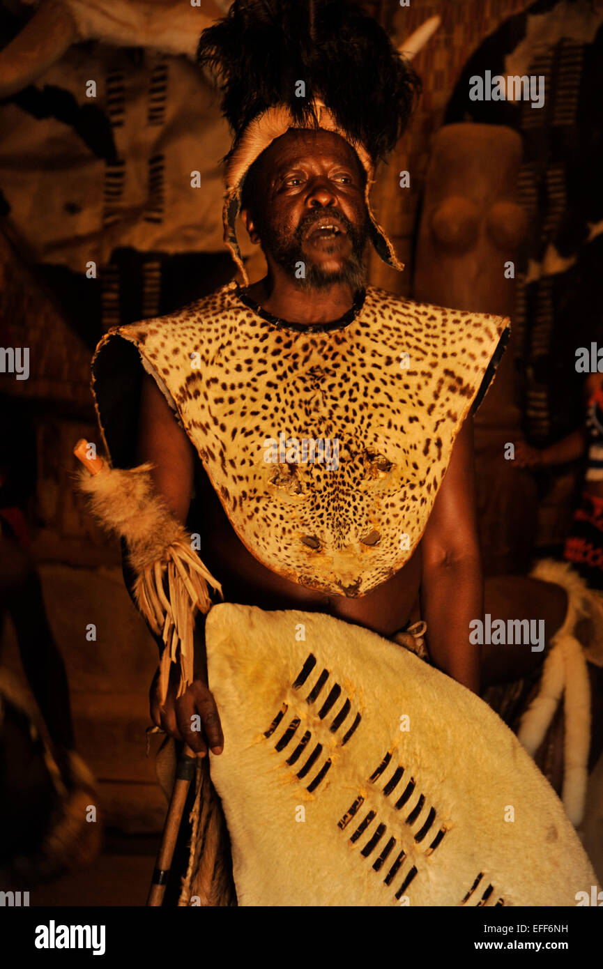 Zulu chief headdress leopard skin hi-res stock photography and images ...
