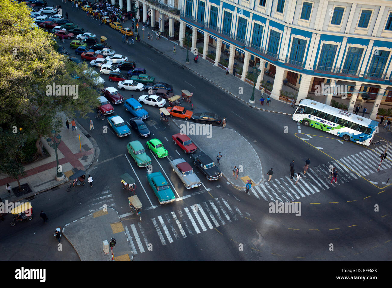 Busy streets of havana cuba hi-res stock photography and images - Alamy