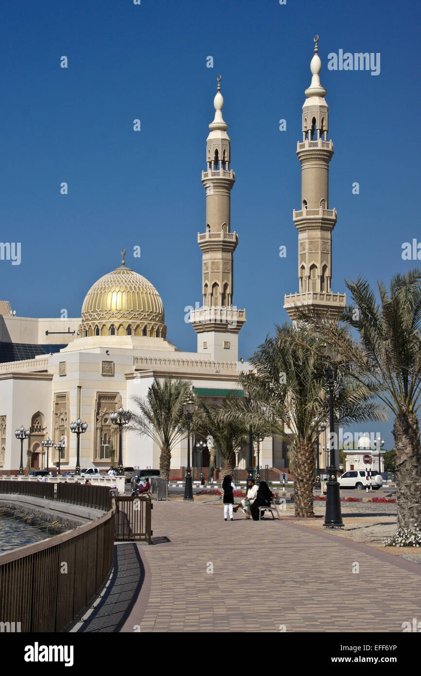 Masjid al-Maghfirah (mosque) on the Corniche, Sharjah, United Arab ...
