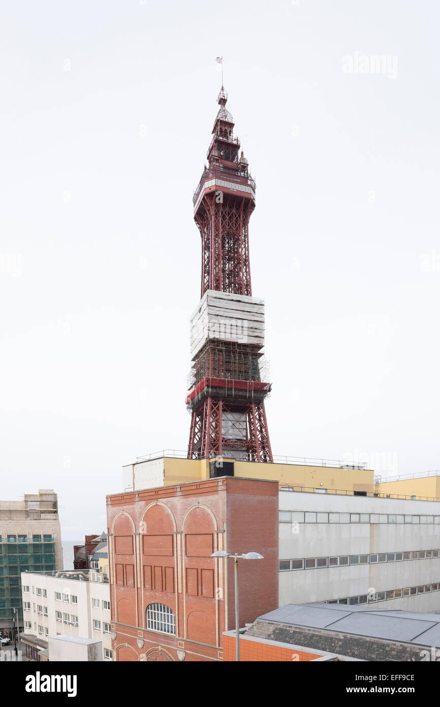 Blackpool tower construction scaffolding. credit: LEE RAMSDEN / ALAMY ...