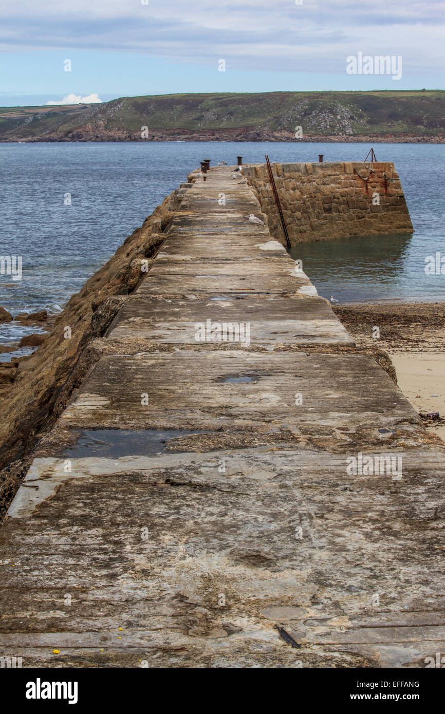 Harbour stone jetty hi-res stock photography and images - Alamy