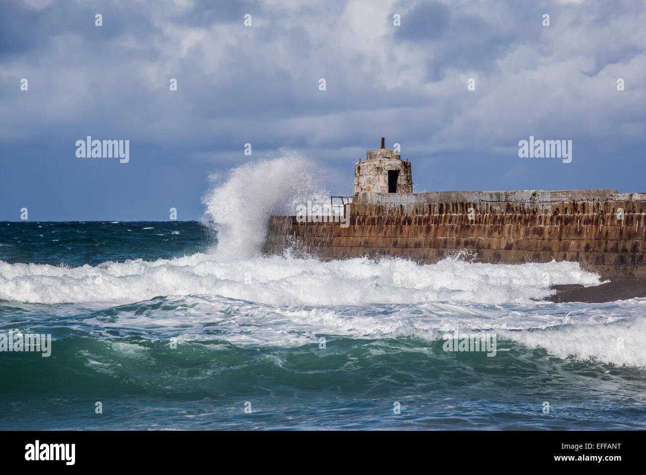 Pier waves hi-res stock photography and images - Alamy