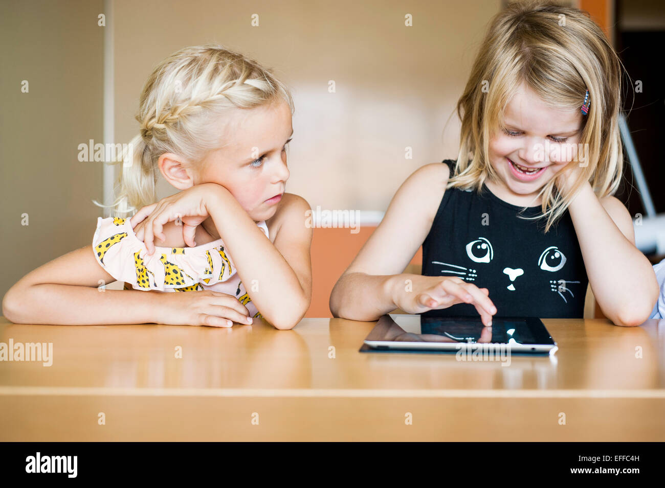 Children using tablets in class hi-res stock photography and images - Alamy