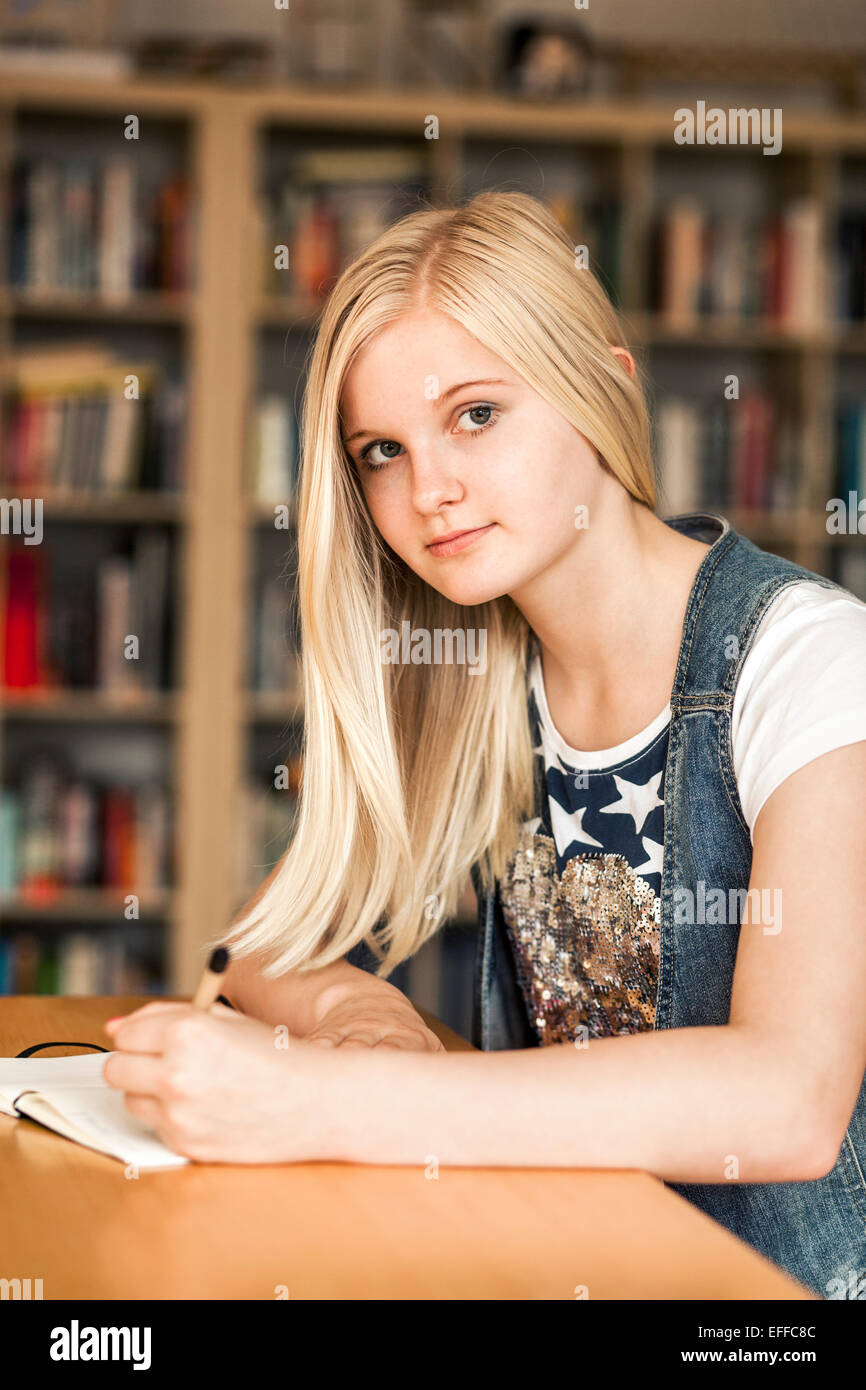 School library children 10 hi-res stock photography and images - Alamy