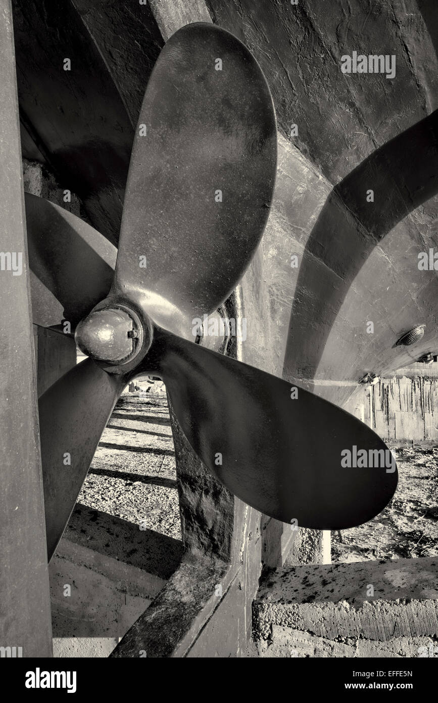 Detail take of a large ship propeller on a dockyard Stock Photo - Alamy