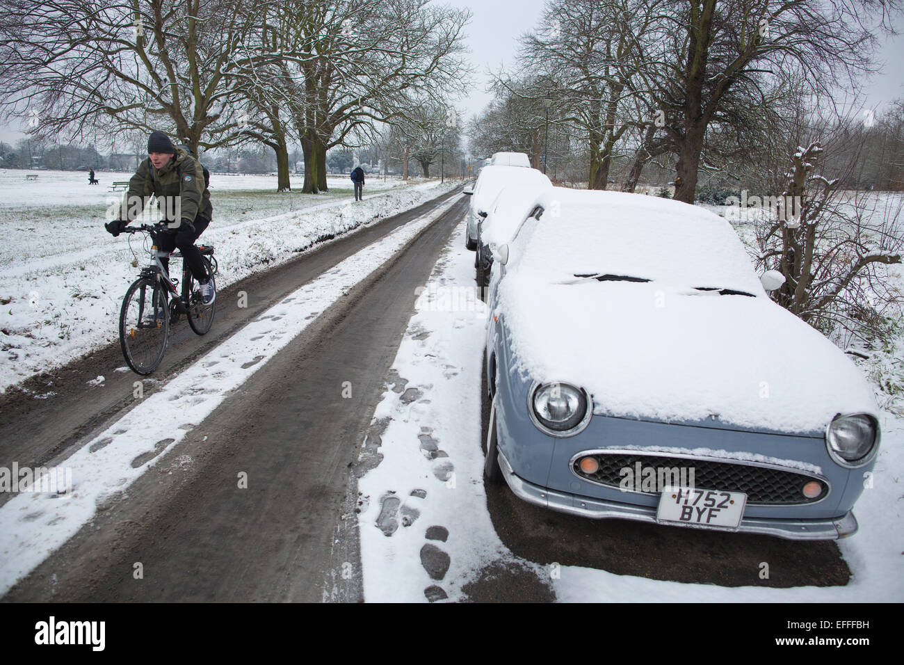 South London, UK. 03rd Feb, 2015. Picture shows a cyclist making his ...