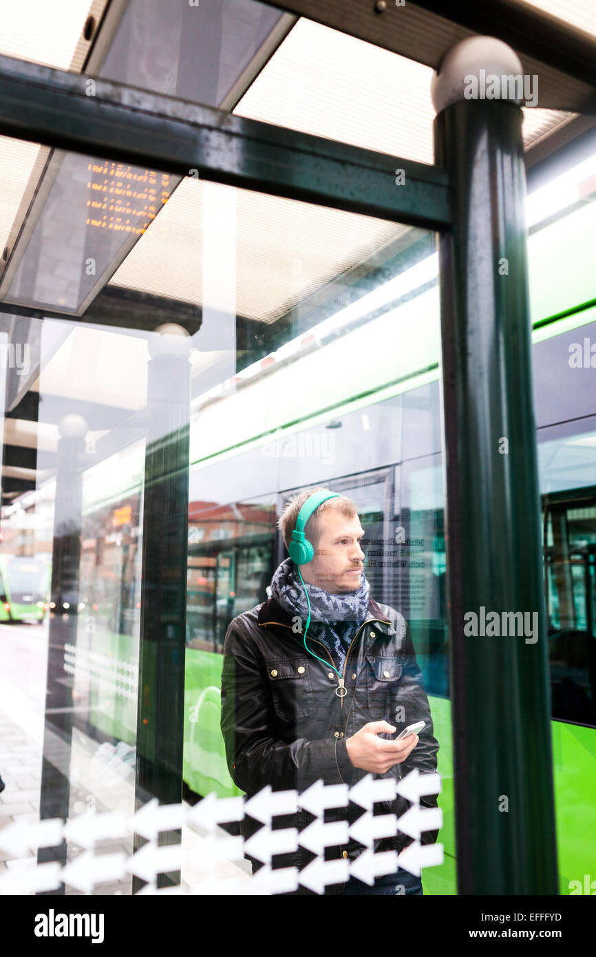 Arrow sign and headphones hi-res stock photography and images - Alamy