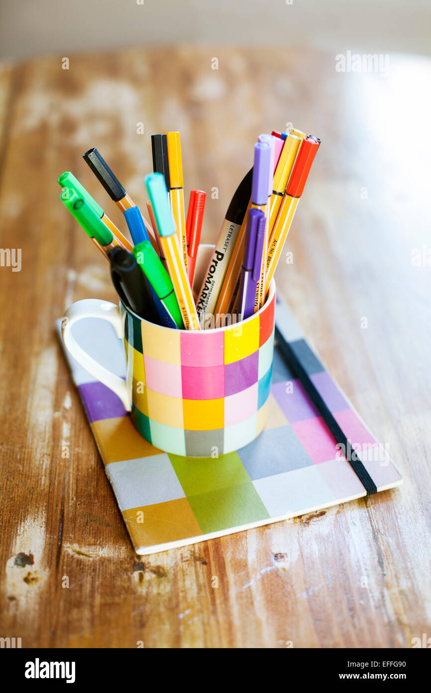 Table organizer hi-res stock photography and images - Alamy
