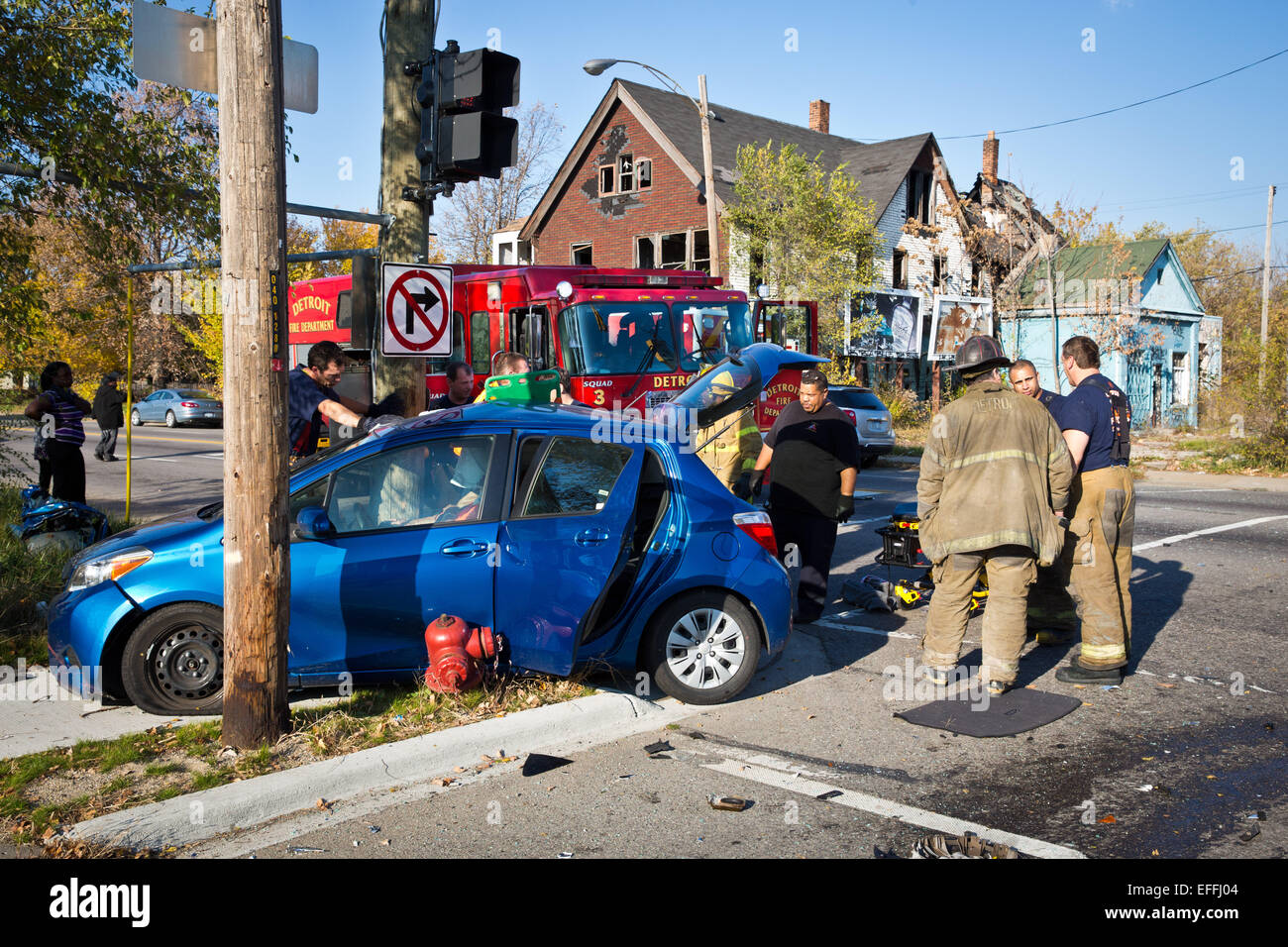 DFD firefighters in action, Detroit, Michigan, USA, October 2014 Stock ...