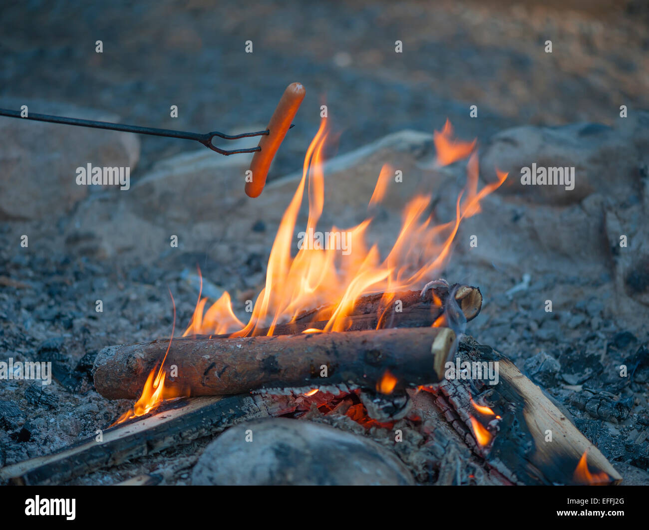 Campfire simple hi-res stock photography and images - Alamy