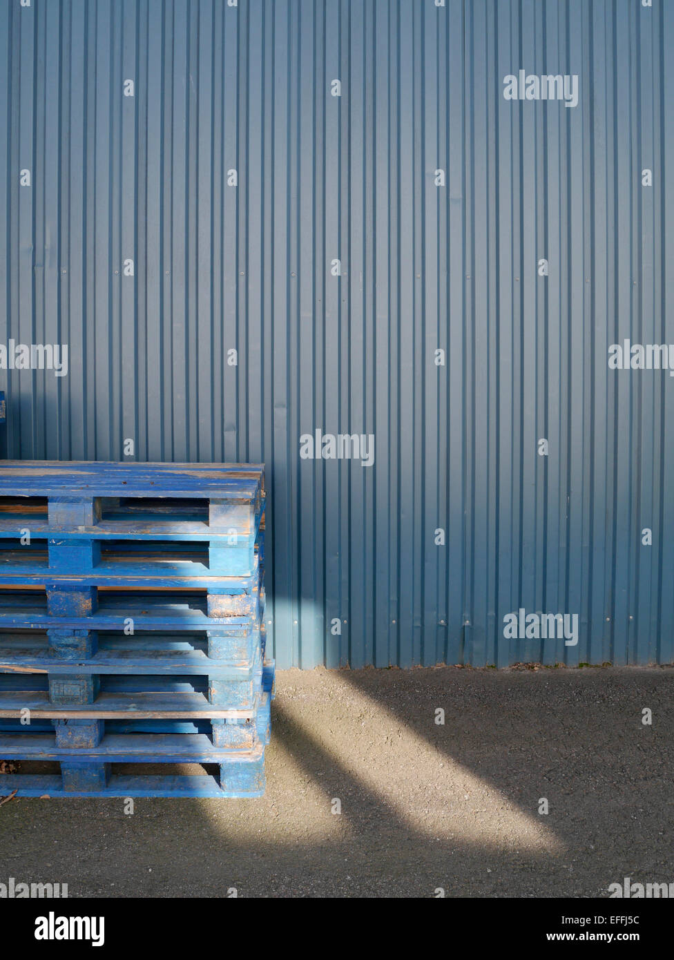 Stack of blue wooden pallets hi-res stock photography and images - Alamy