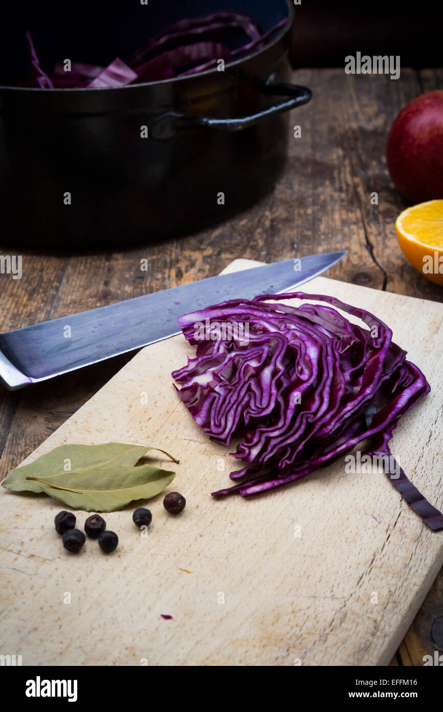 Preparing red cabbage Stock Photo - Alamy