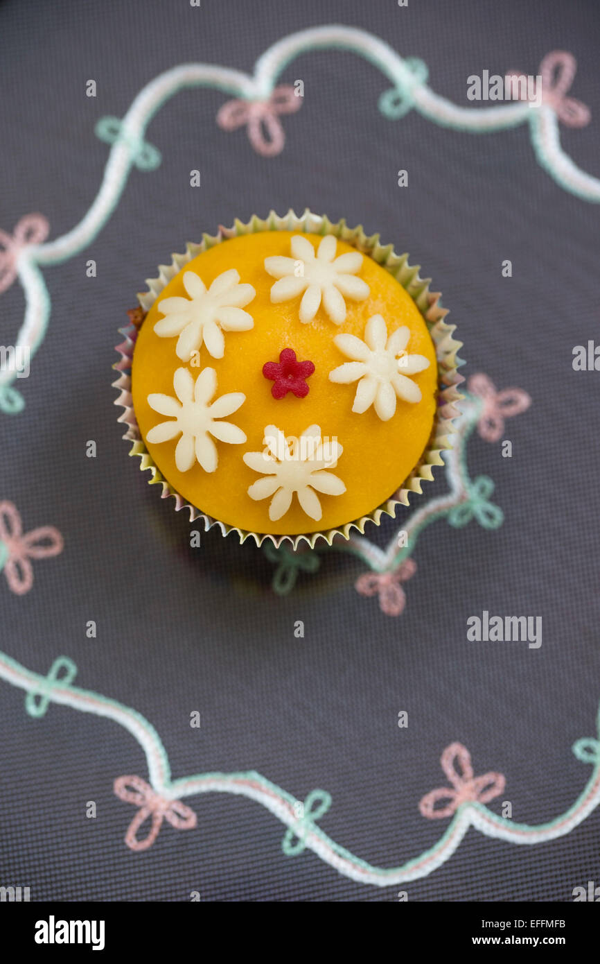 Cupcake with marzipan fondant Stock Photo - Alamy