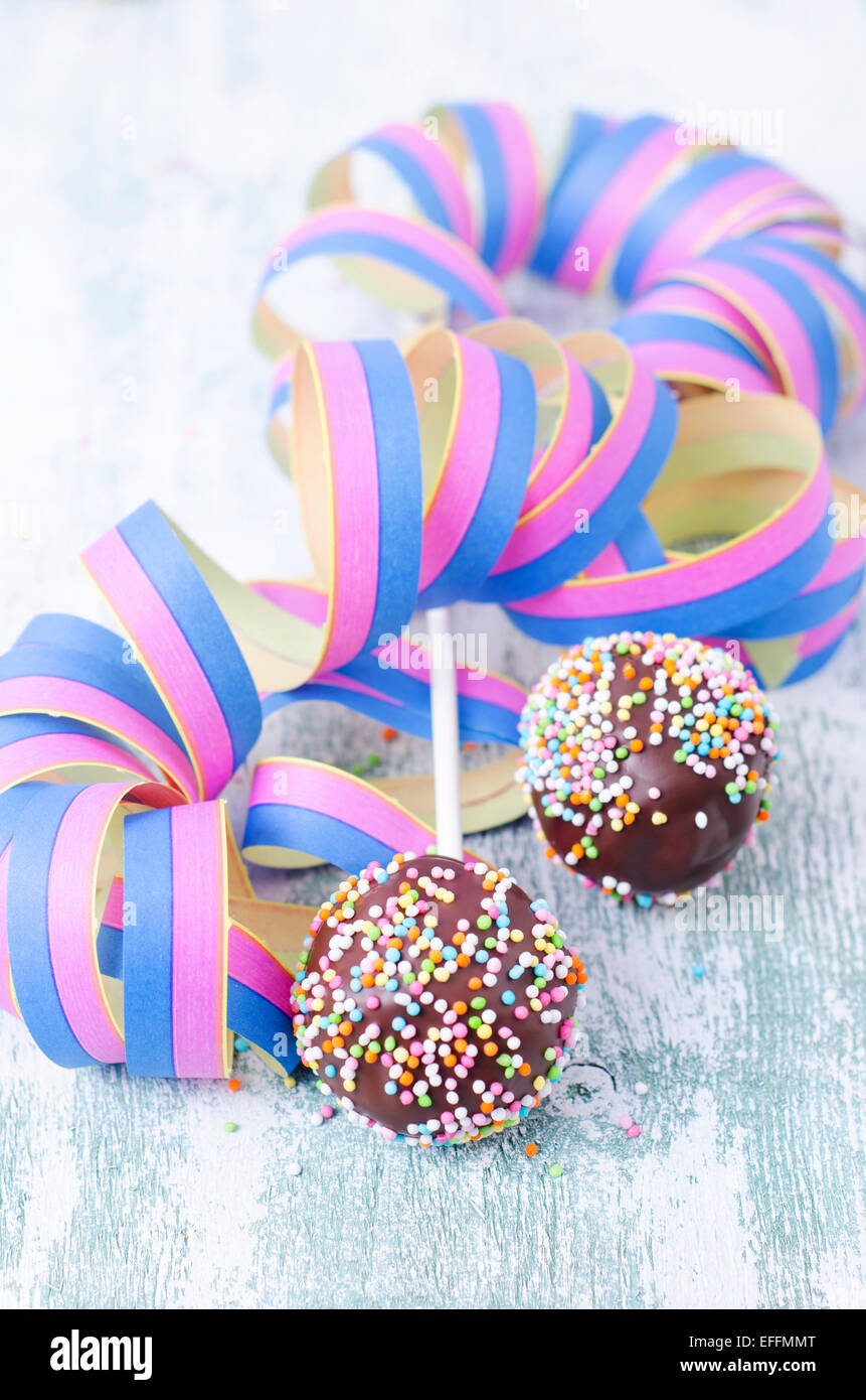 Streamer and cake pops Stock Photo - Alamy