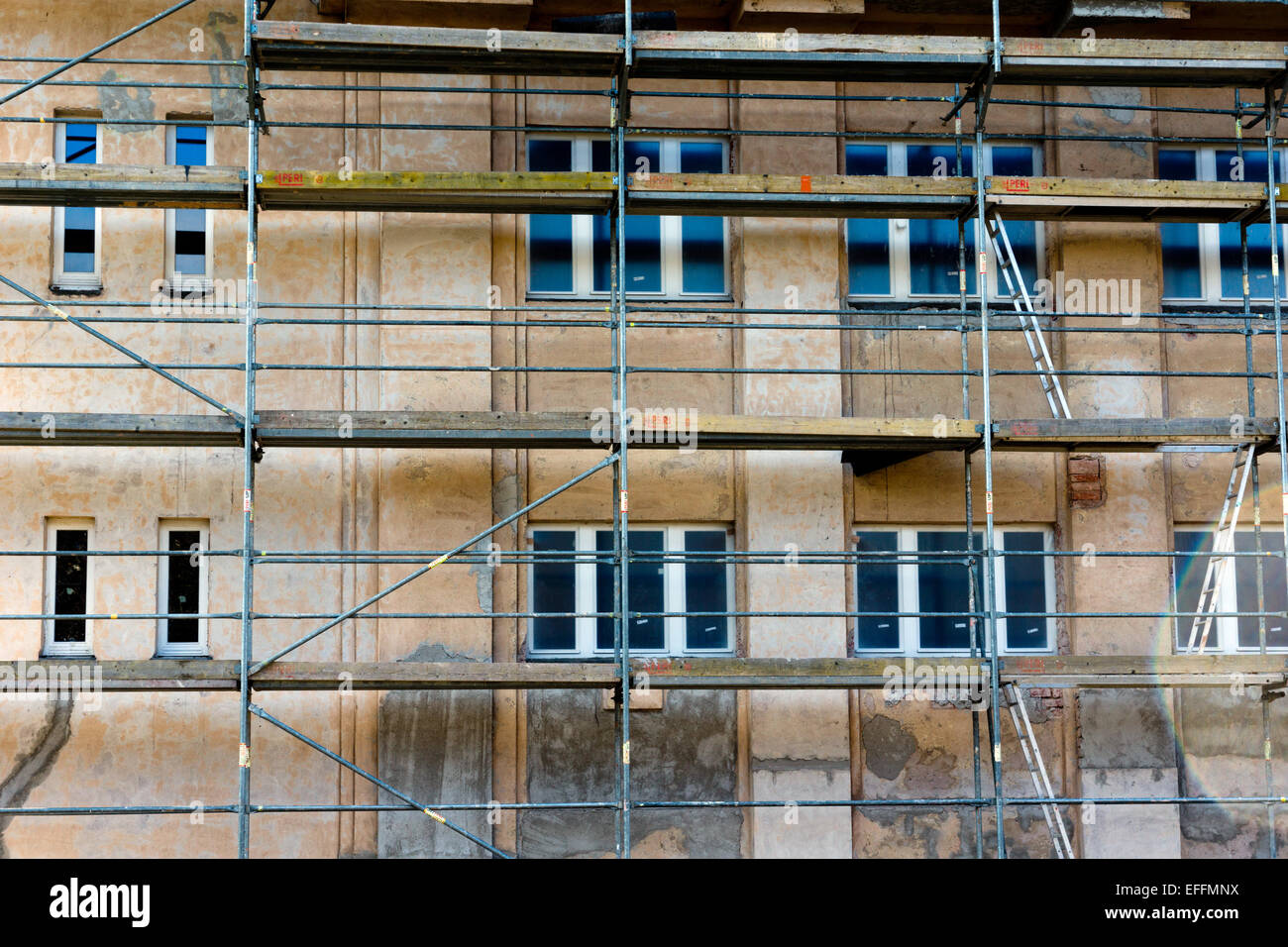 Scaffolds hi-res stock photography and images - Alamy