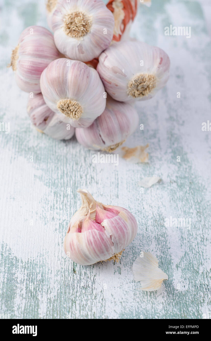 French smoked garlic bulbs on wood Stock Photo - Alamy