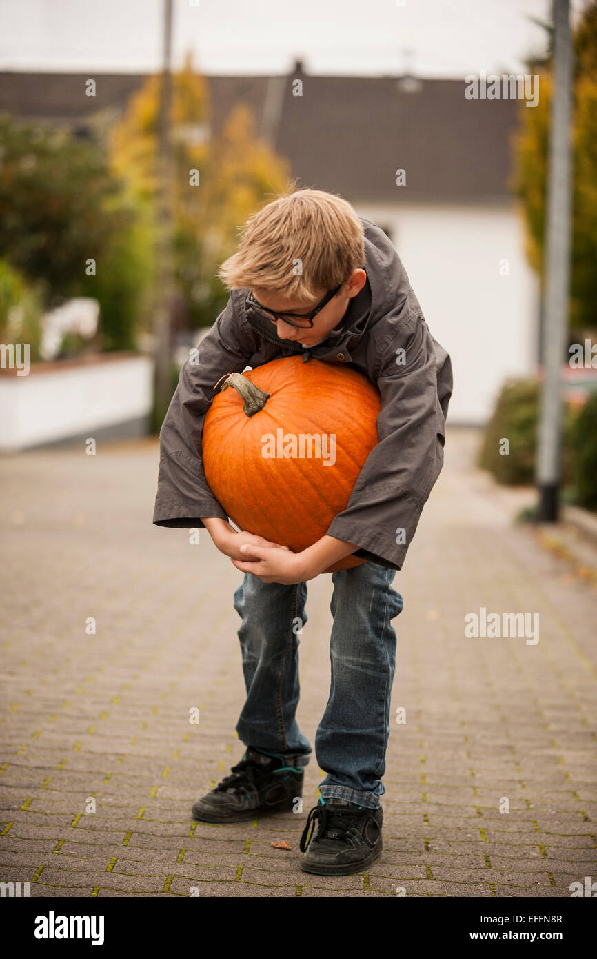 Child carry pumpkin hi-res stock photography and images - Alamy