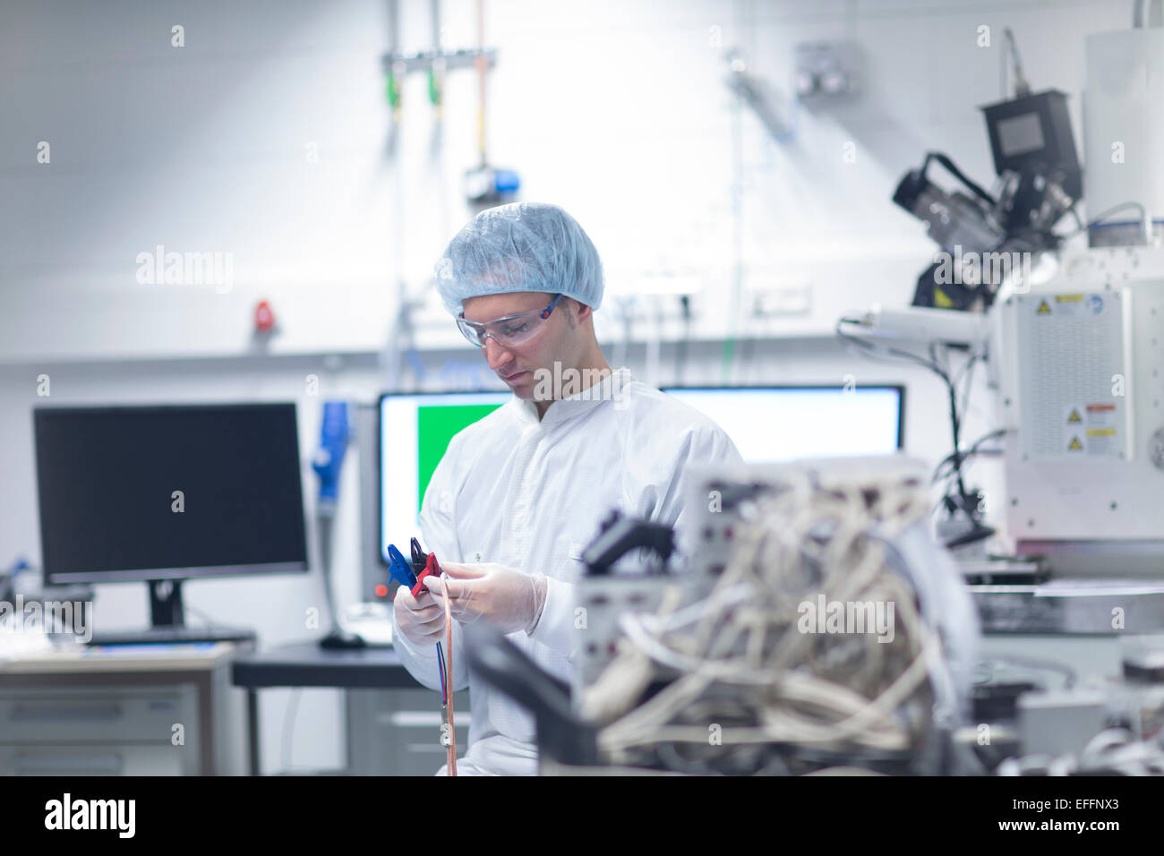 Cleanroom image hi-res stock photography and images - Alamy