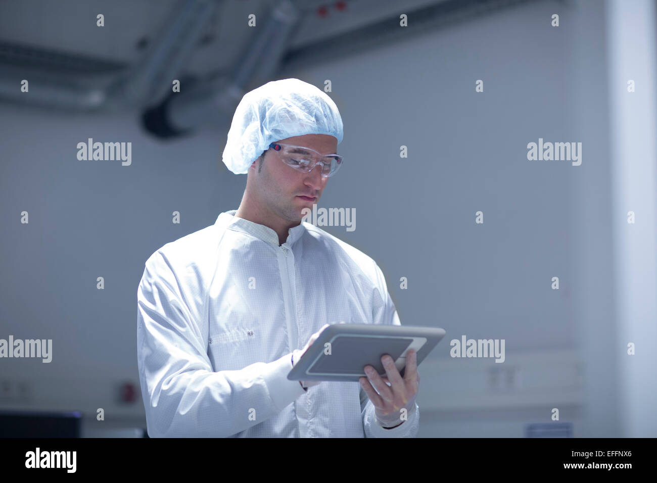 Cleanroom computer hi-res stock photography and images - Alamy