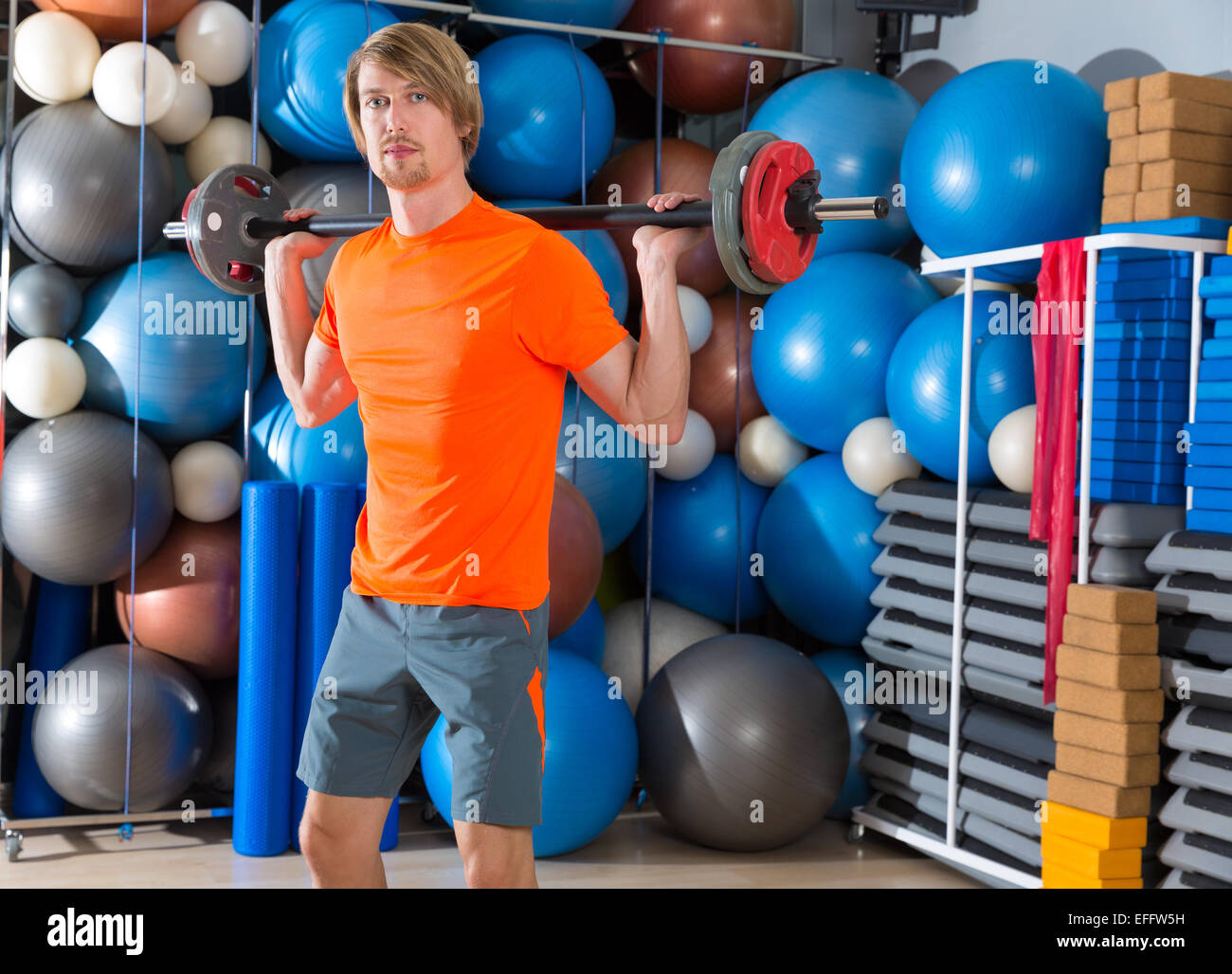 Man gym body building squats hi-res stock photography and images - Alamy