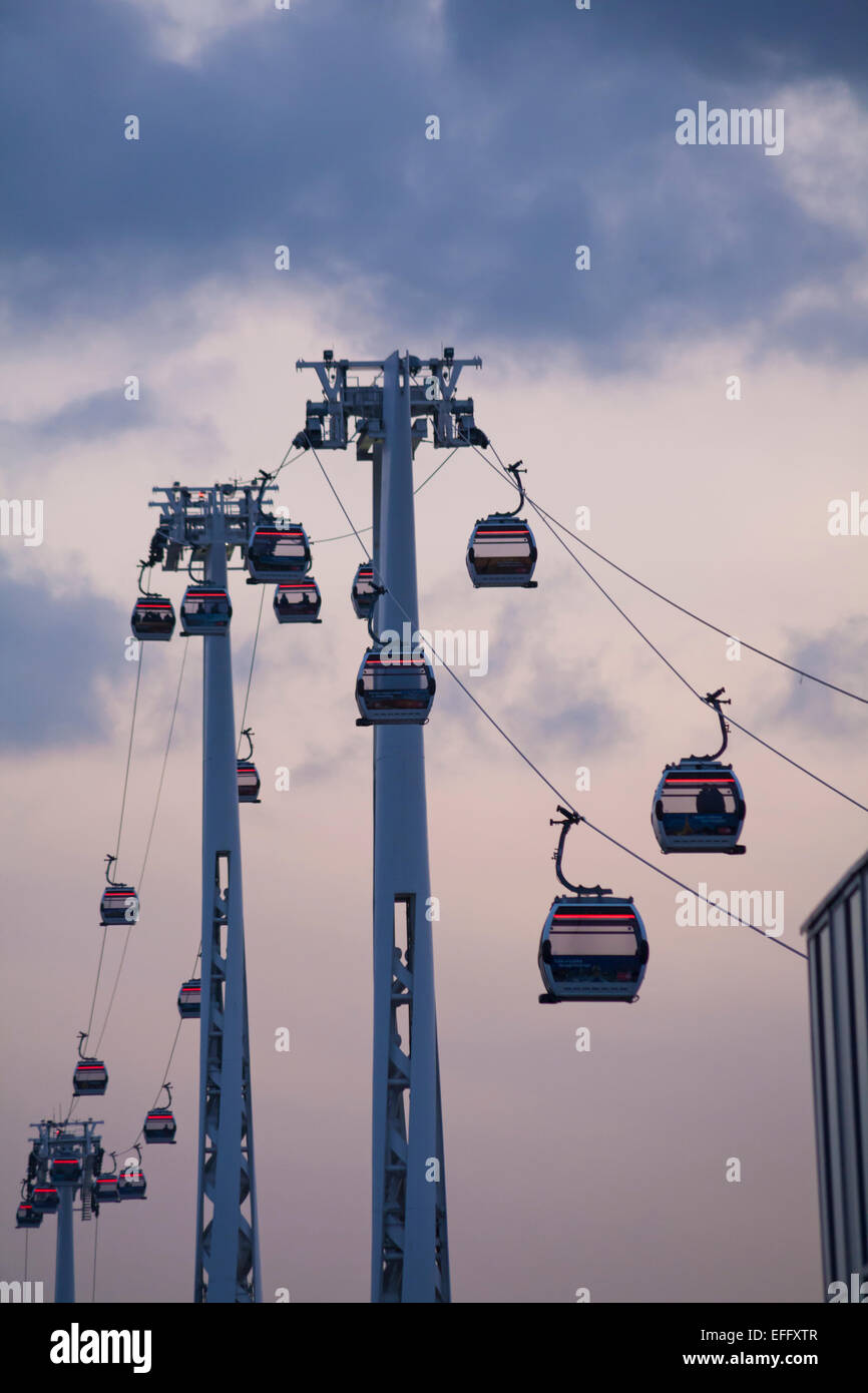 Emirates airline cable cars hi-res stock photography and images - Alamy