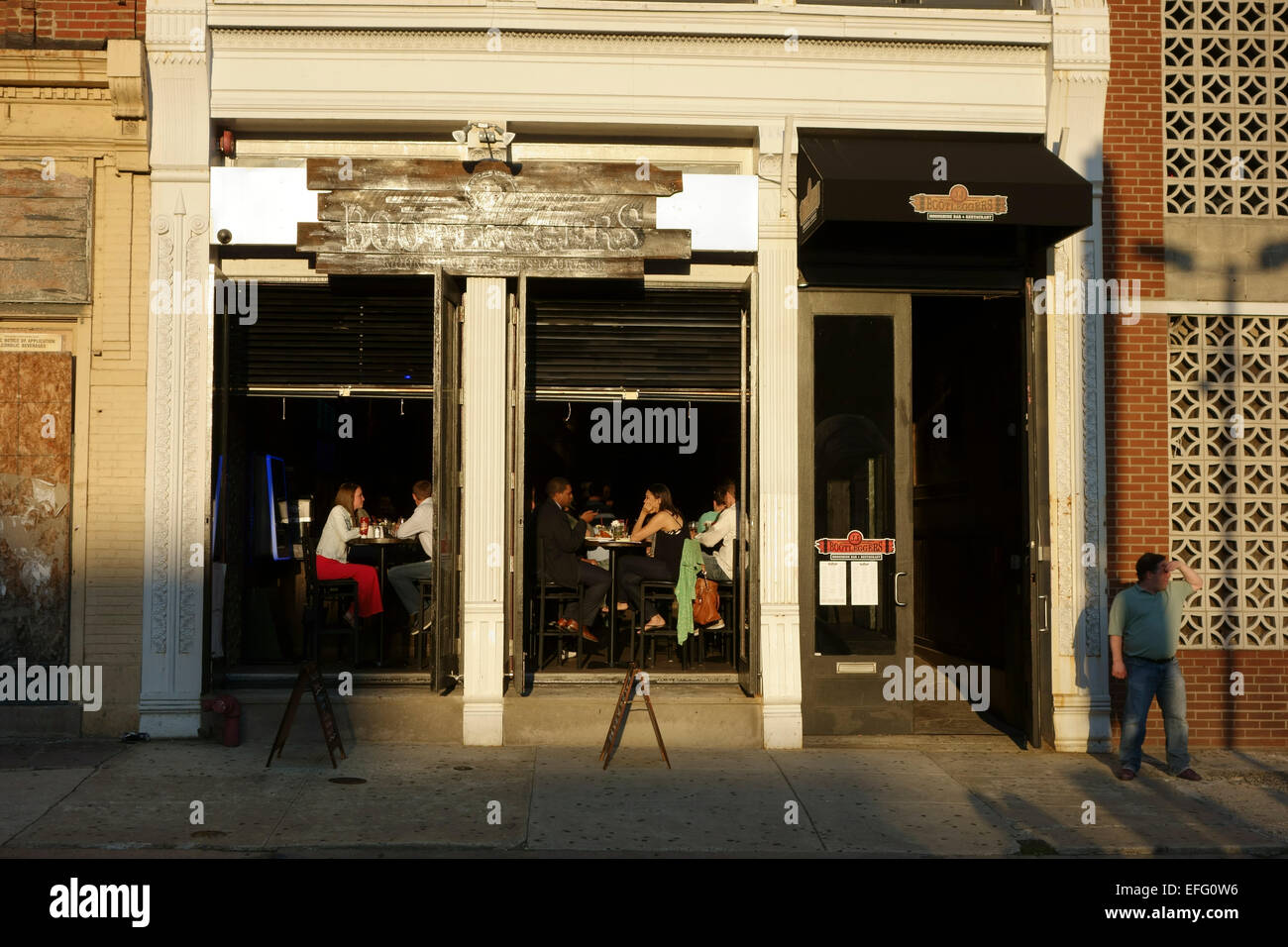 People sitting at a busy bar in Philadelphia, Pennsylvania, USA Stock ...