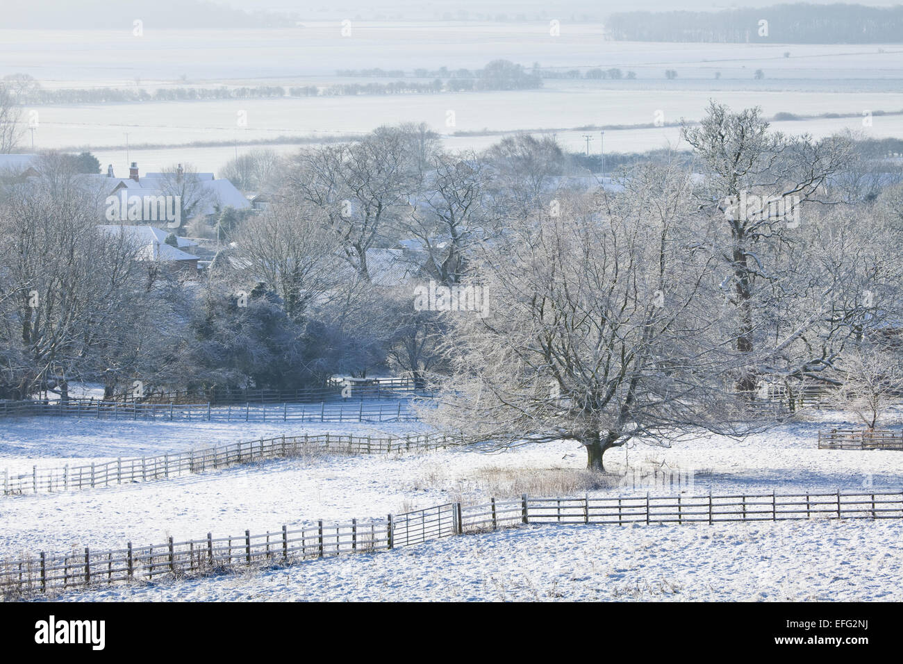 Worlaby, Lincolnshire, UK. 3rd February, 2015. Overnight snowfall ...