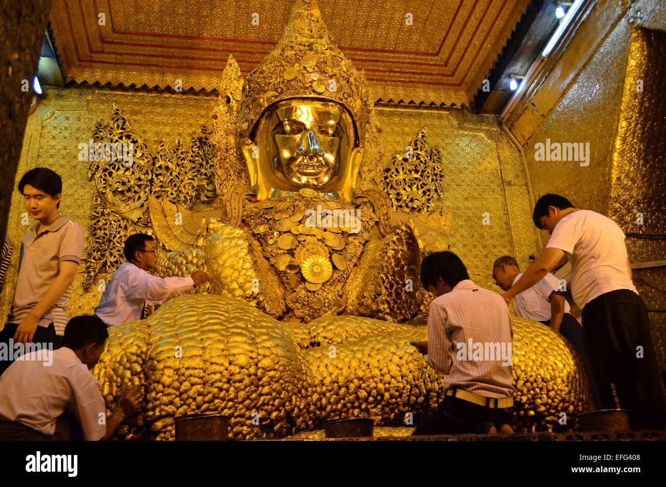 Mahamuni Golden Buddha statue Stock Photo - Alamy