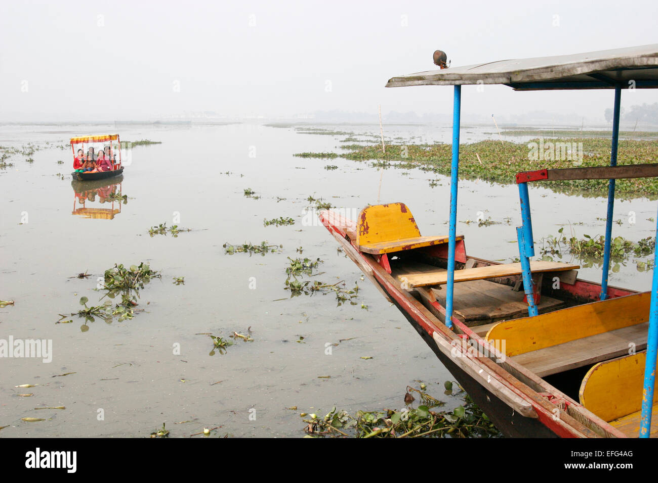 Boats carrying tourists to the Neer Mahal Lake Palace, Rudrasagar Lake ...