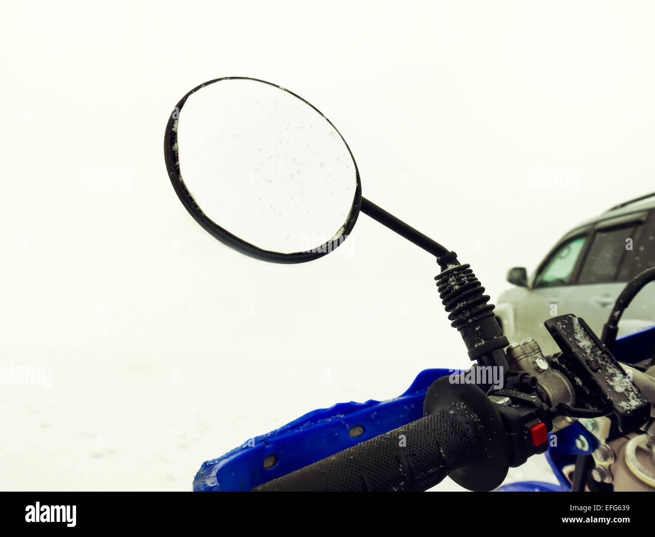 Car overtaking bike hi-res stock photography and images - Alamy