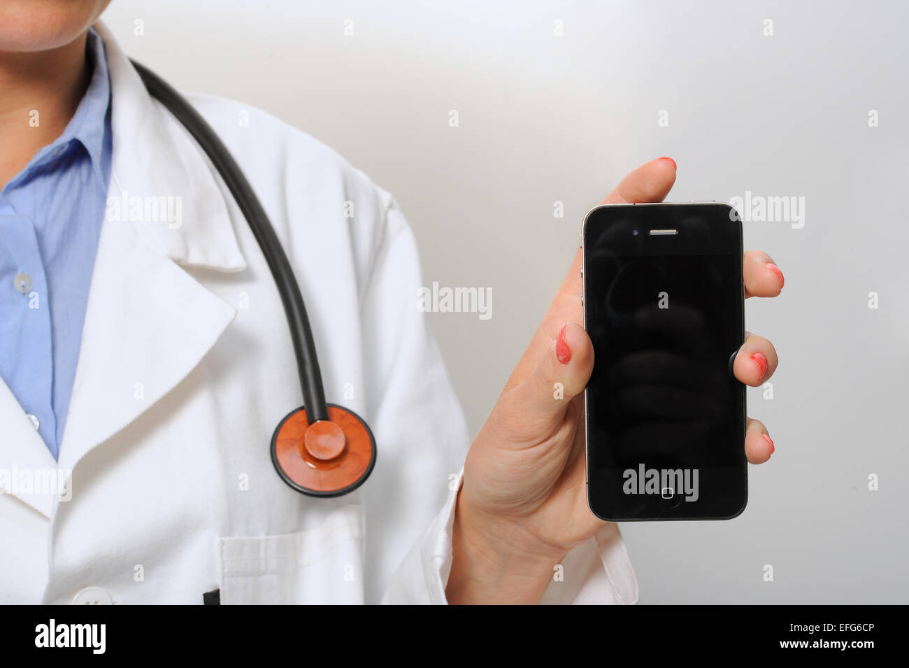 Doctor using and presenting smartphone Stock Photo - Alamy