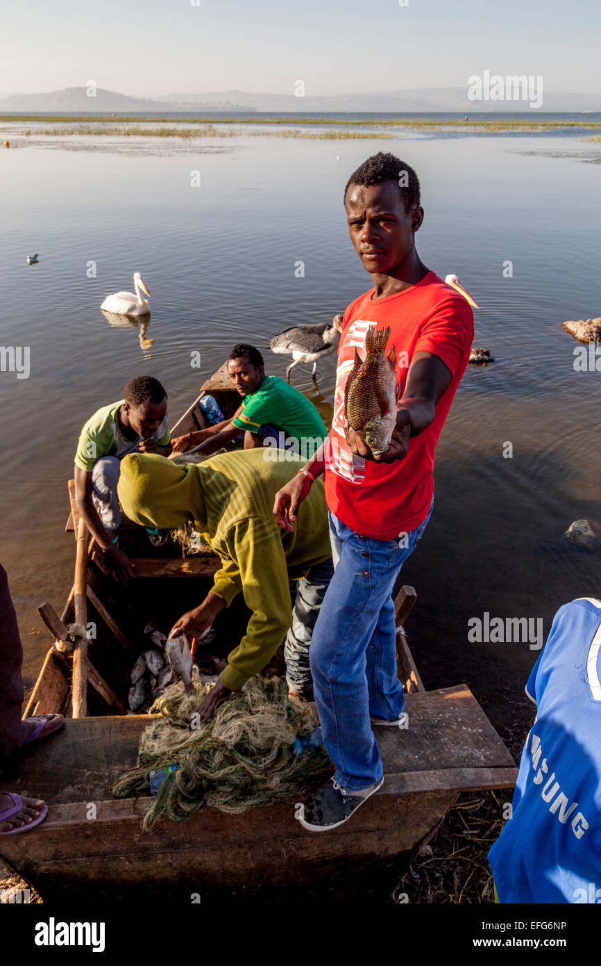 Local Fishermen, The Fish Market, Lake Hawassa, Hawassa, Ethiopia Stock ...