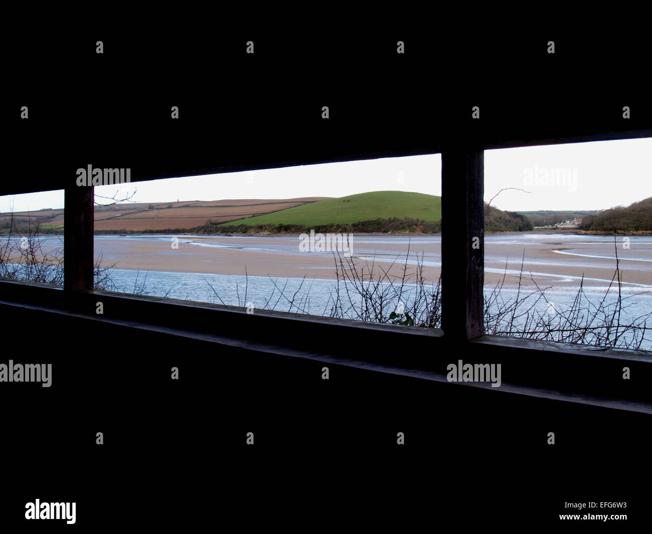 Bird watching from hide hi-res stock photography and images - Alamy