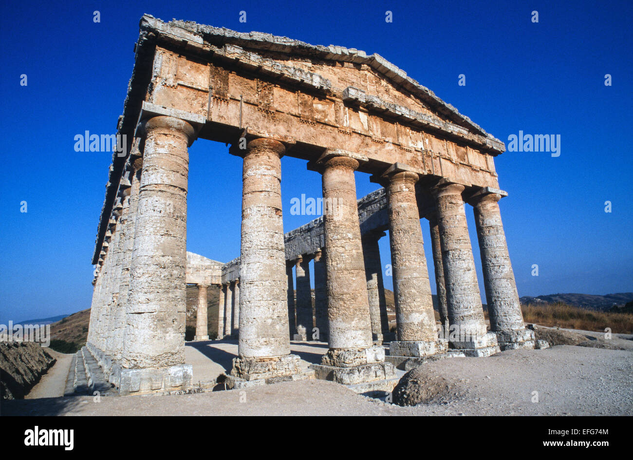Segesta temple hi-res stock photography and images - Alamy