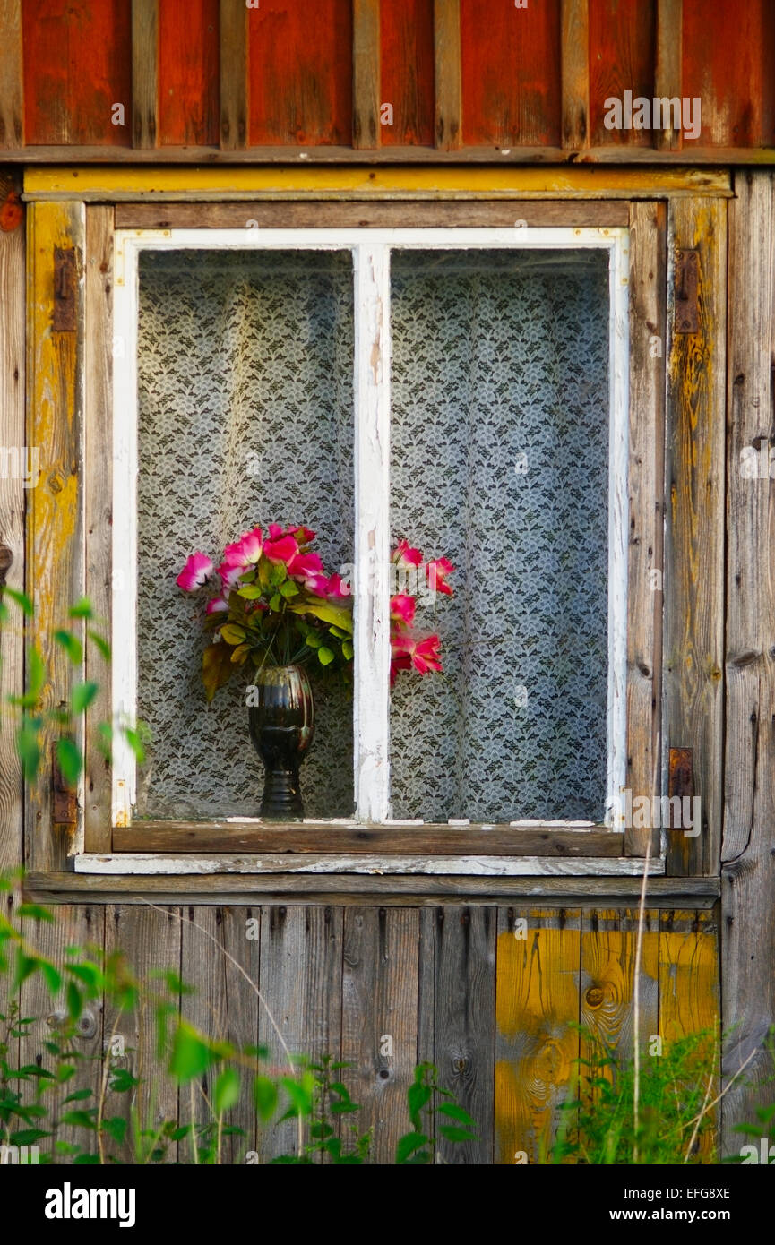 Old wooden cottage hi-res stock photography and images - Alamy