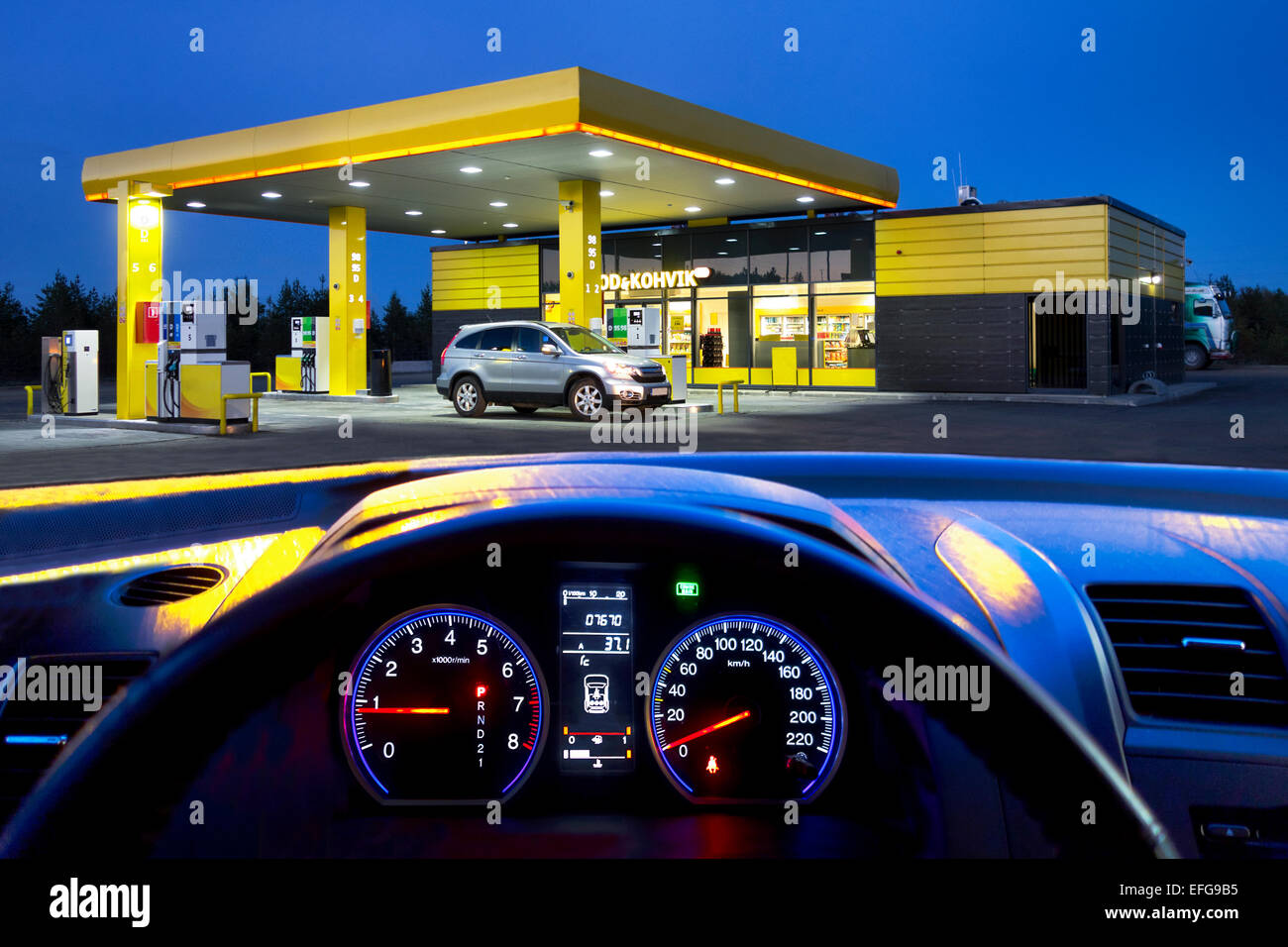 Gas station at night hi-res stock photography and images - Alamy