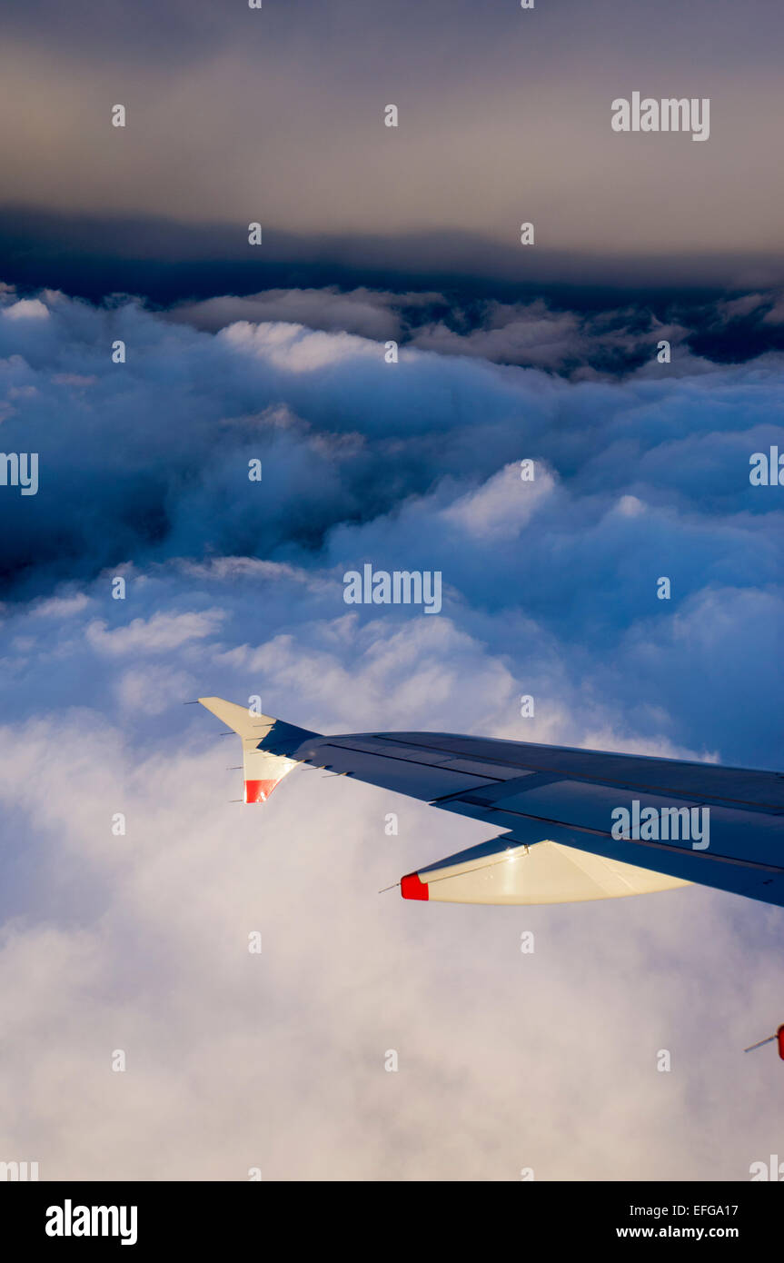 Plane wing british airways hi-res stock photography and images - Alamy