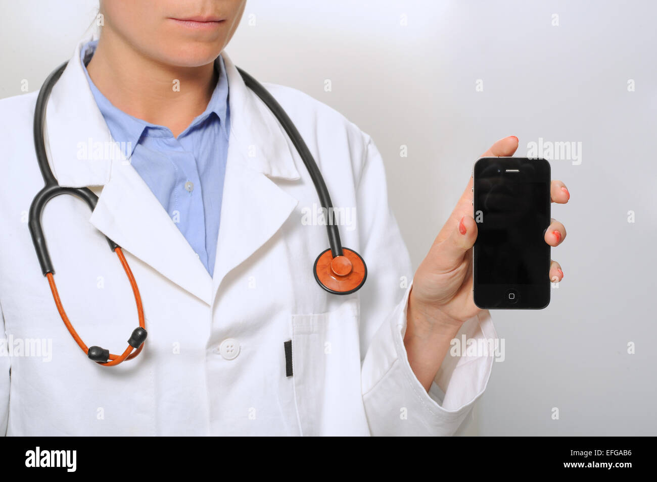 Doctor using and presenting smartphone Stock Photo - Alamy
