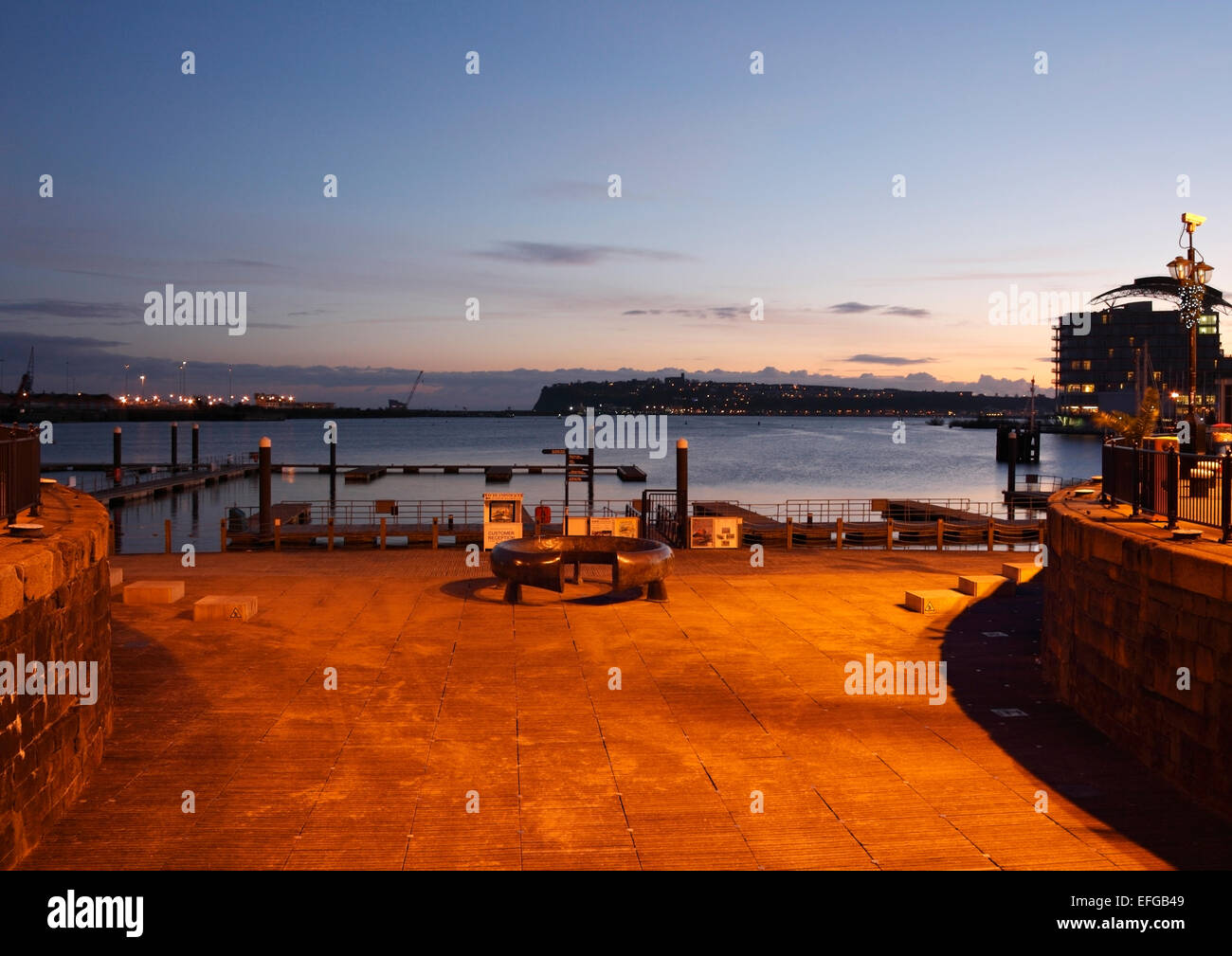 Cardiff sunset hi-res stock photography and images - Alamy