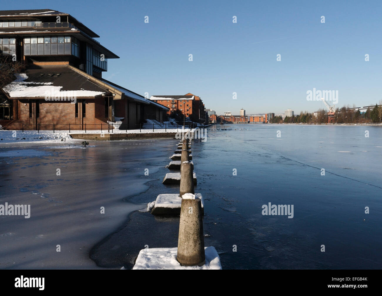 Frozen building hi-res stock photography and images - Alamy