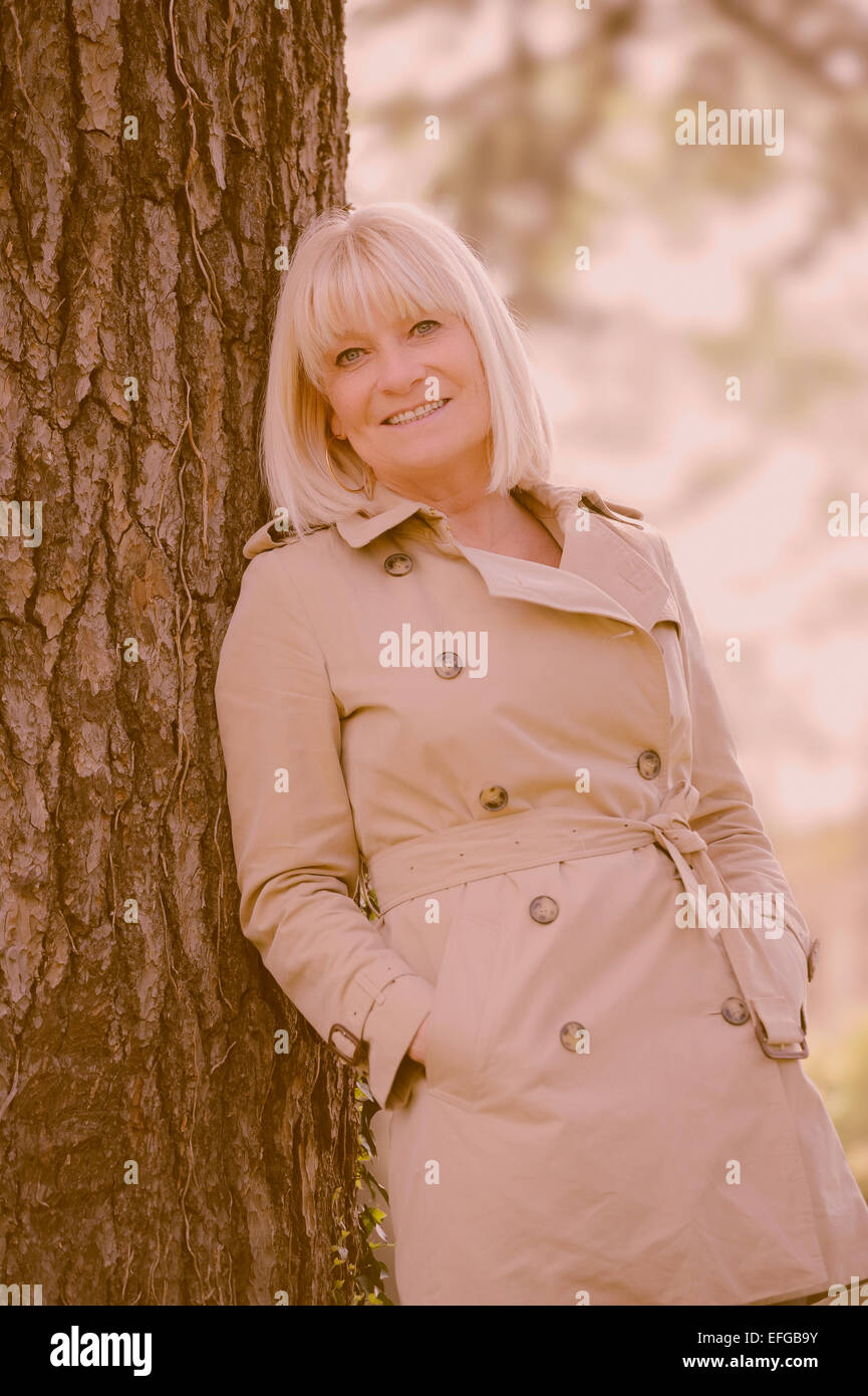 Woman leaning on a tree hi-res stock photography and images - Alamy