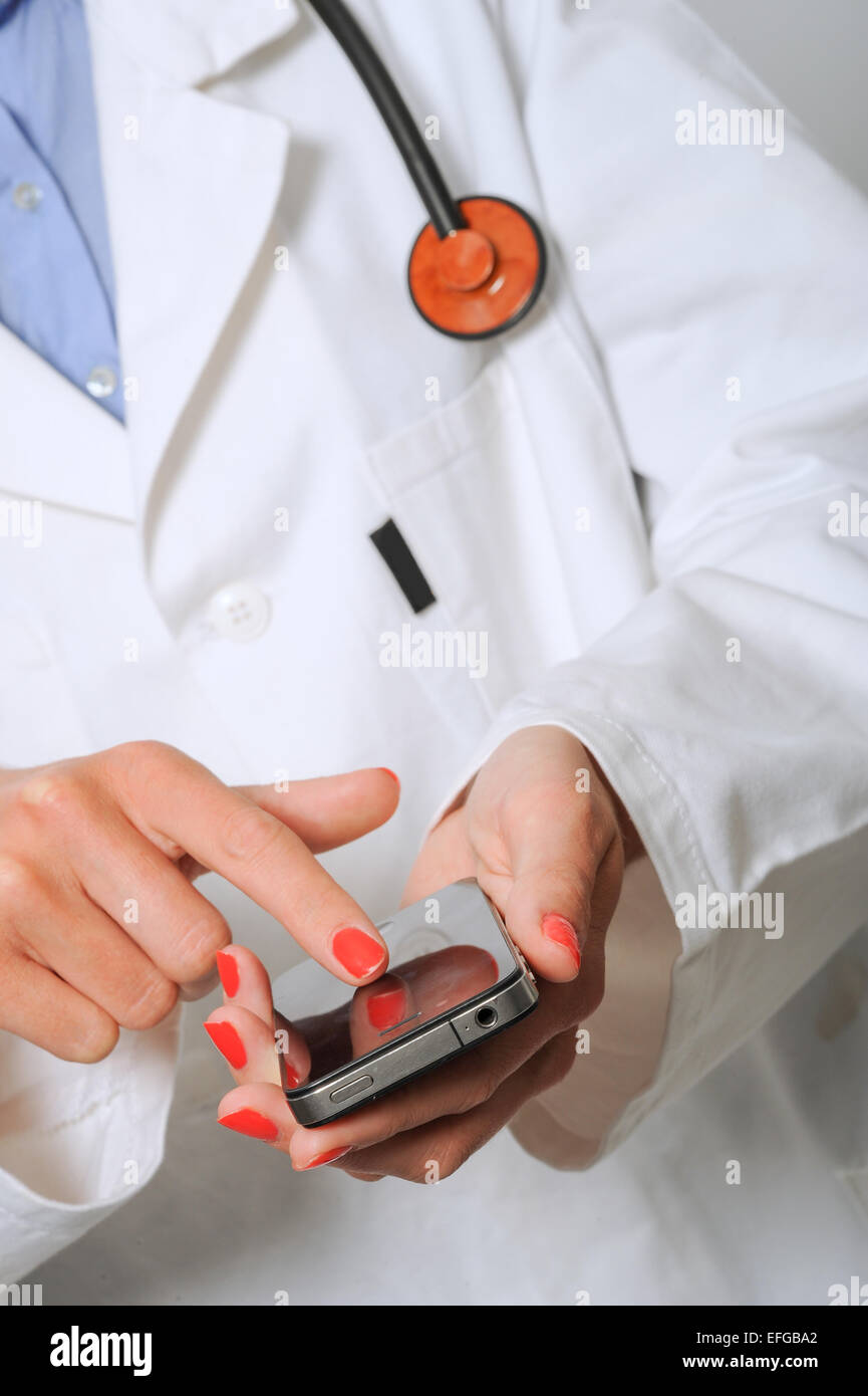 Doctor using smartphone Stock Photo - Alamy