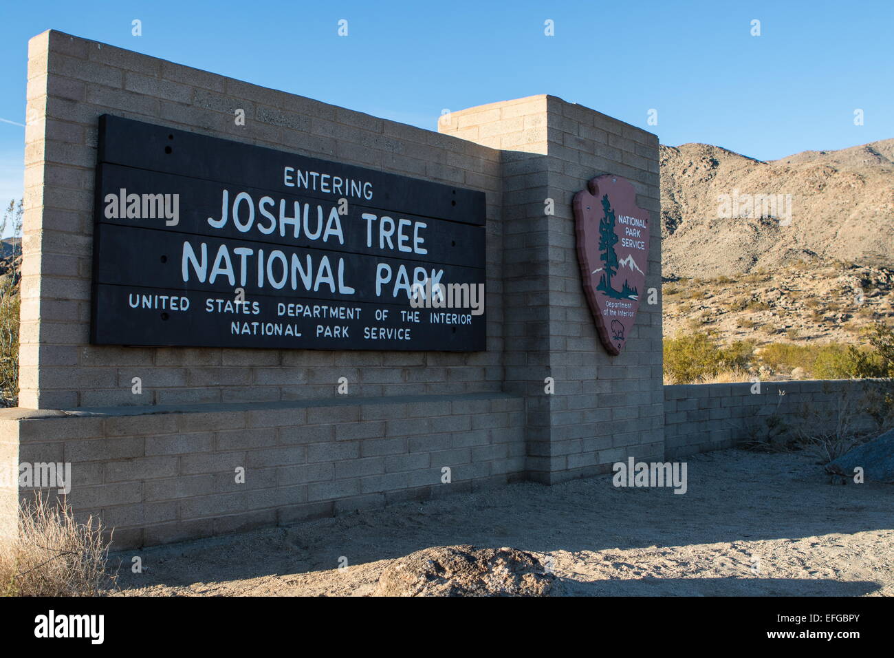 The entrance to Joshua Tree national park in the Californian Mojave ...