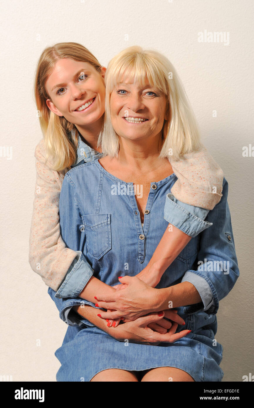 Beautiful mother daughter smiling hi-res stock photography and images - Alamy