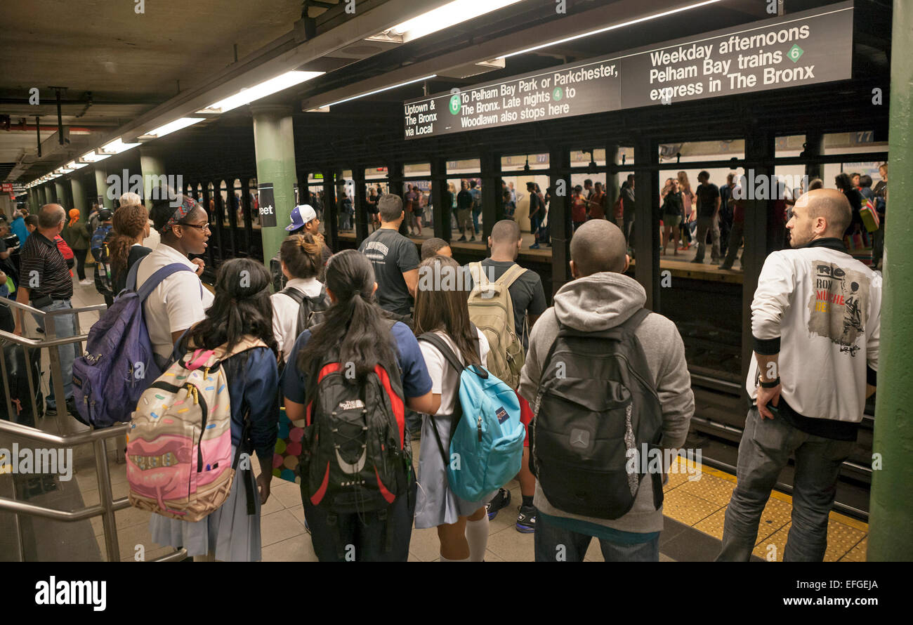Subway platform wait hi-res stock photography and images - Alamy