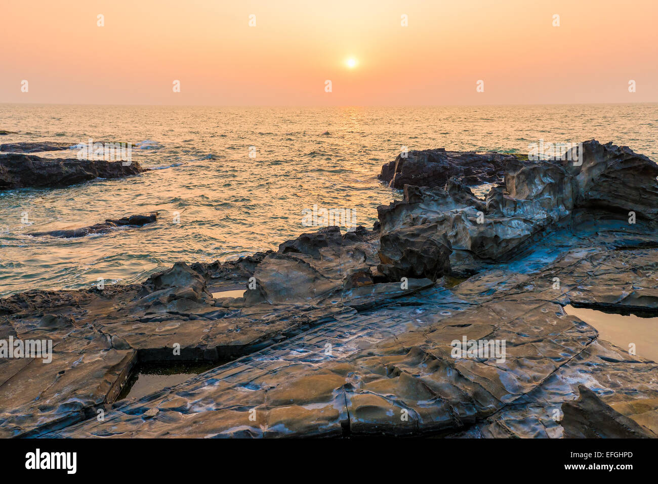 Beautiful sunset on rocks hi-res stock photography and images - Alamy