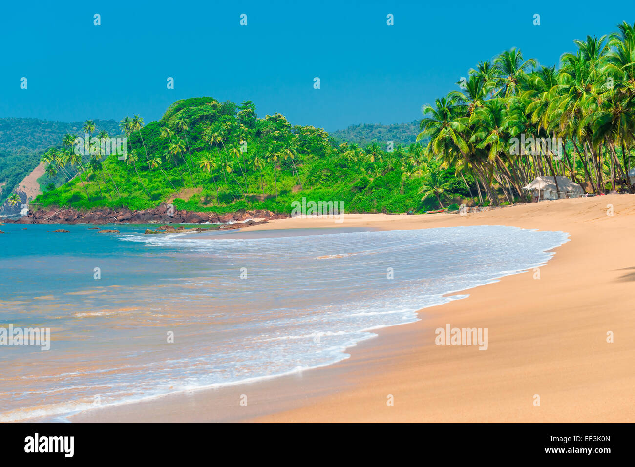 Waves on sandy shore hi-res stock photography and images - Alamy